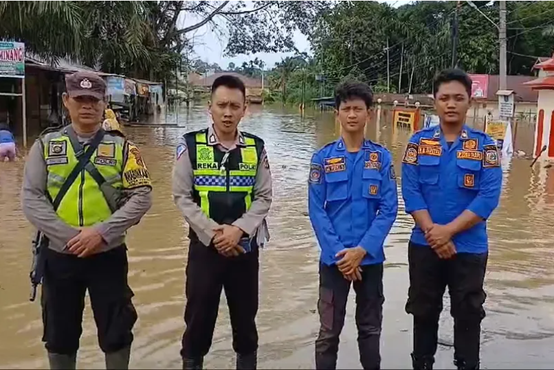 Banjir Setinggi Pinggang Lumpuhkan Akses Jalan Lintas Timur Jambi - Waletindo Setia Persada